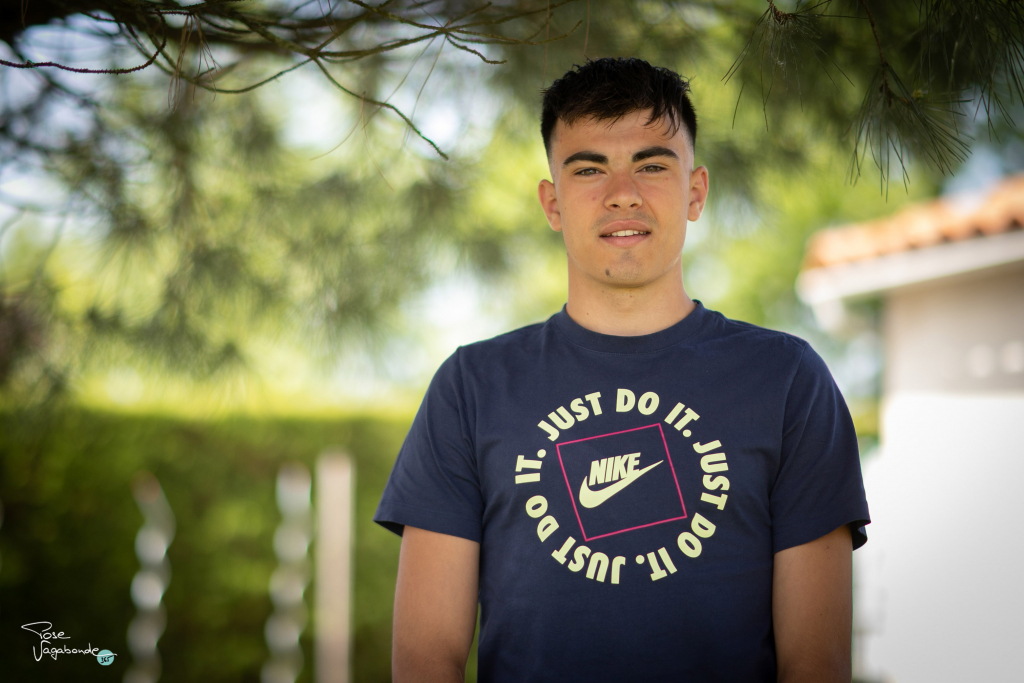 J 322 / Simon Deschamps / 18 ans / Mouilleron en Pareds / étudiant - Pose Vagabonde